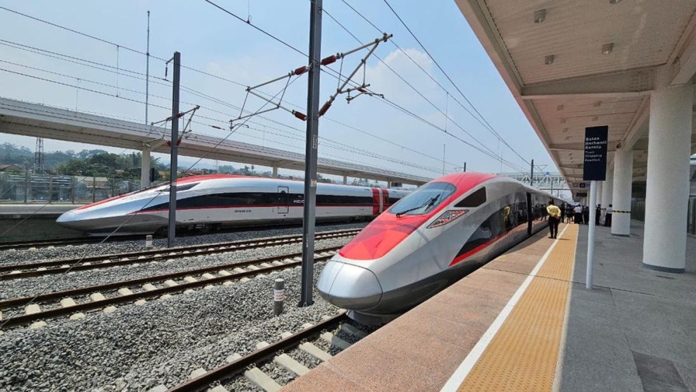 1 Oktober Kereta Cepat Jakarta Bandung Mulai Beroperasi
